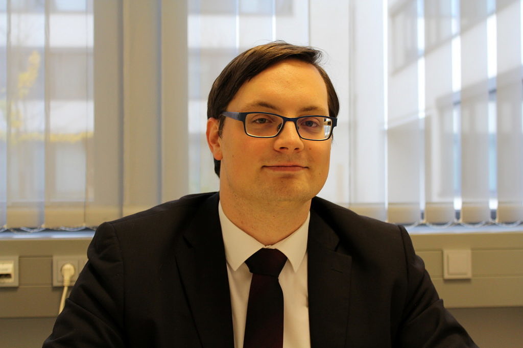 Wiss. Mit. Kevin Frank - Lehrstuhl für Deutsches und Bayerisches Staats ...